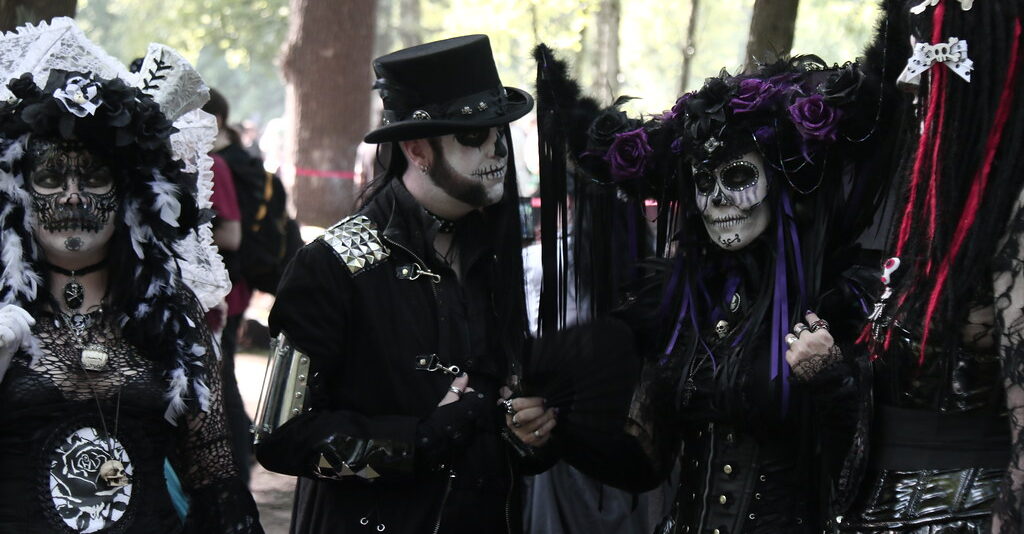 History & Evolution of Gothic Fashion – Trippprs